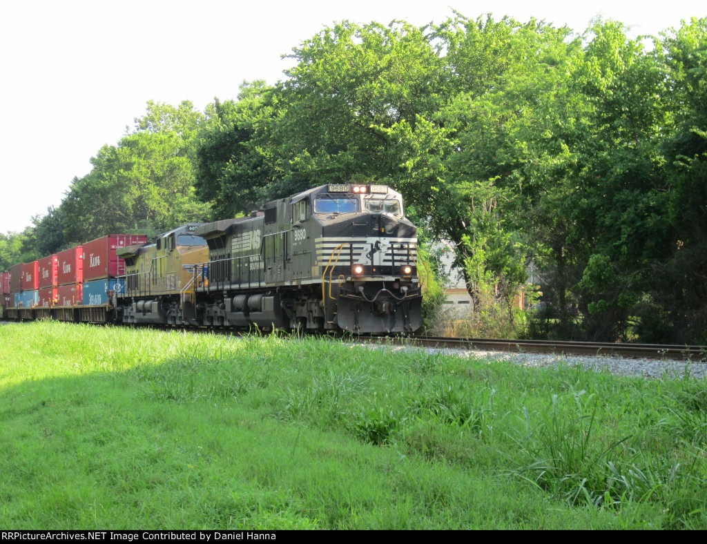 NS 9680 leads a UP motor on NS 22N